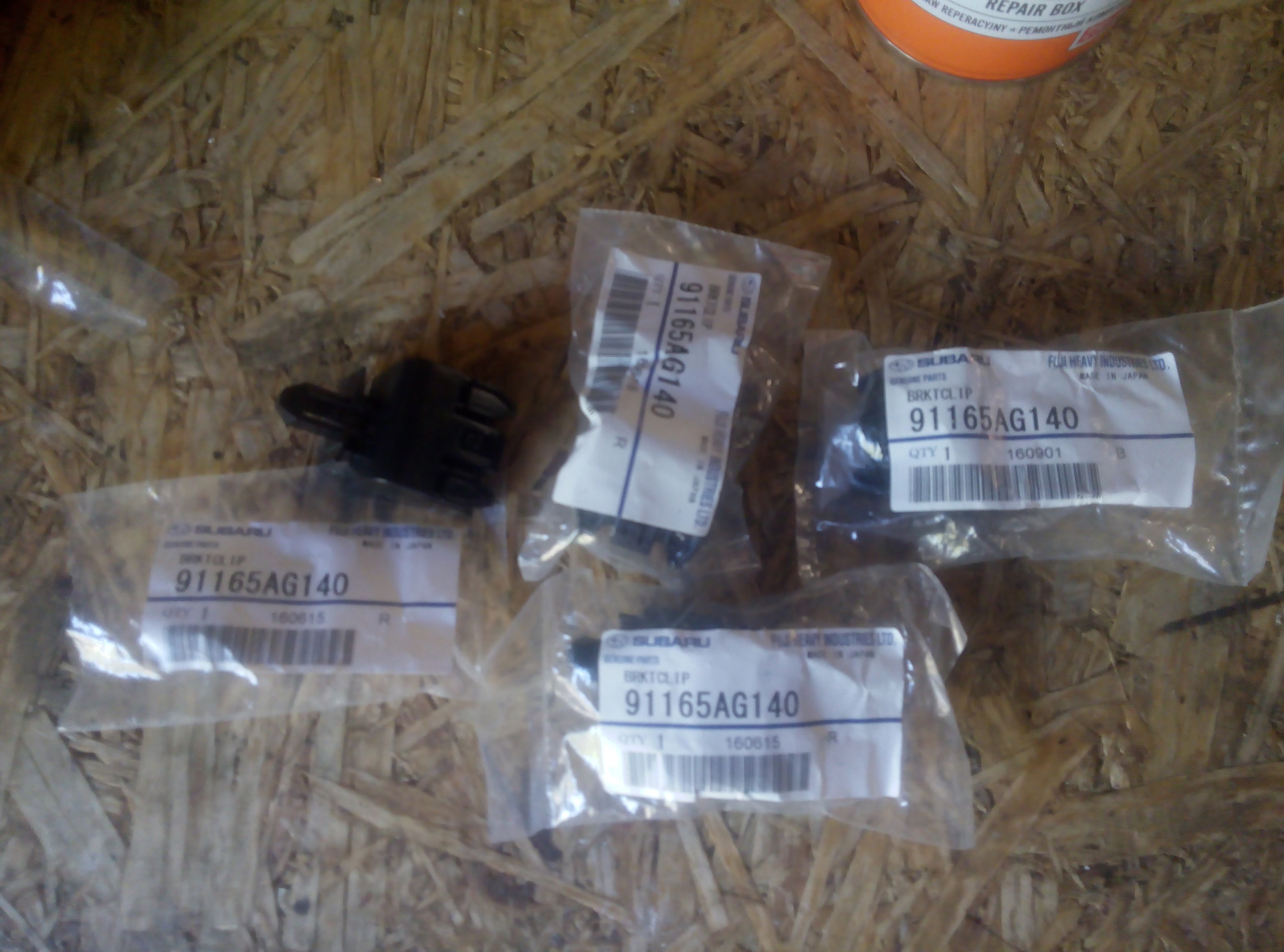 Клипсы решетки радиатора 91165AG140 и капота 90814FC001 — Subaru Legacy ...