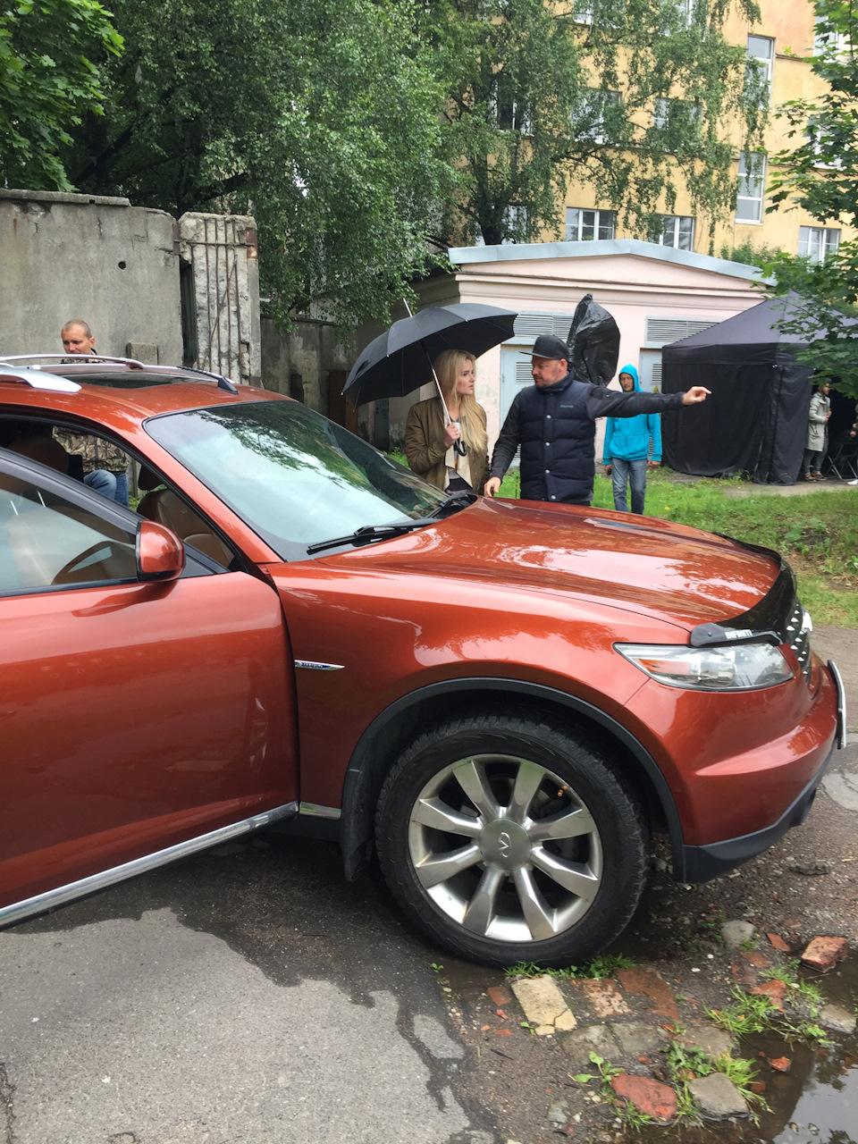 Финик попал в кино)) — Infiniti FX (1G), 3,5 л, 2006 года | прикол | DRIVE2