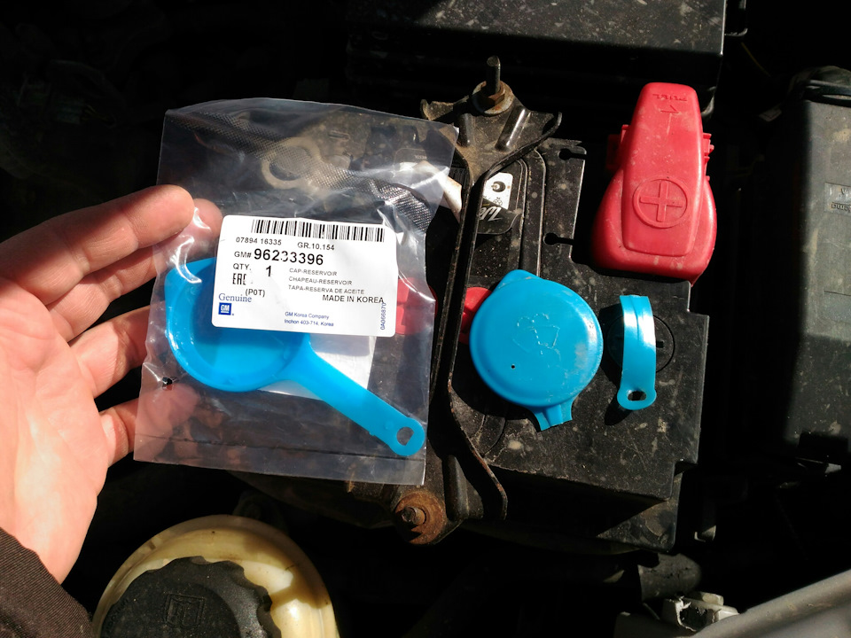 Замена прокладки клапанной крышки и крышки стеклоомывайки — Chevrolet ...