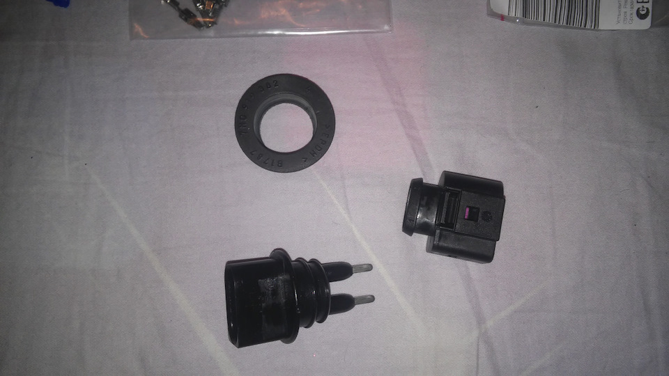 #21. Датчик уровня омывающей жидкости. — Skoda Yeti, 1,8 л, 2013 года ...