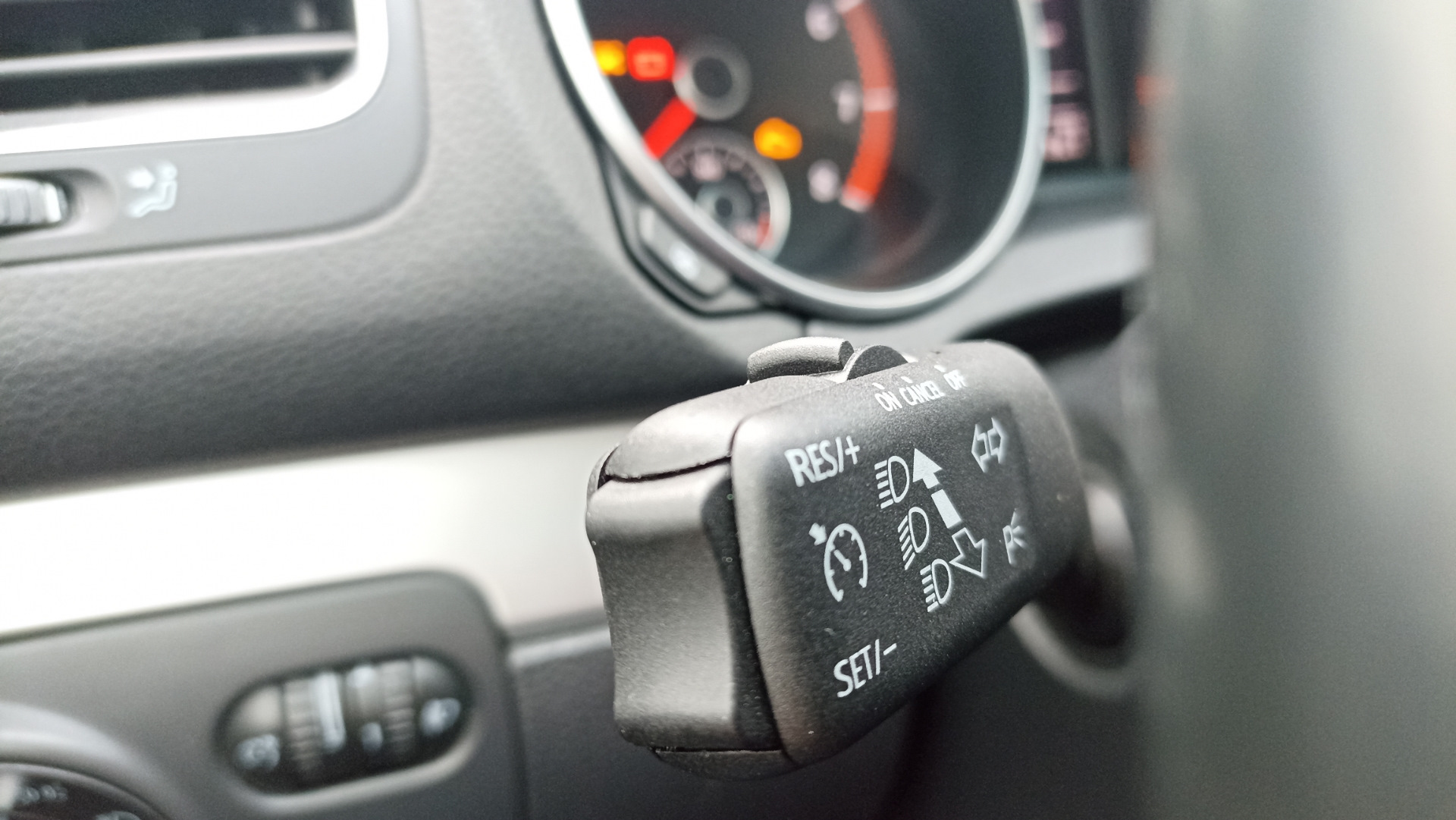 #91 Камера в значок + круиз — Volkswagen Golf Mk6, 1,4 л, 2010 года ...