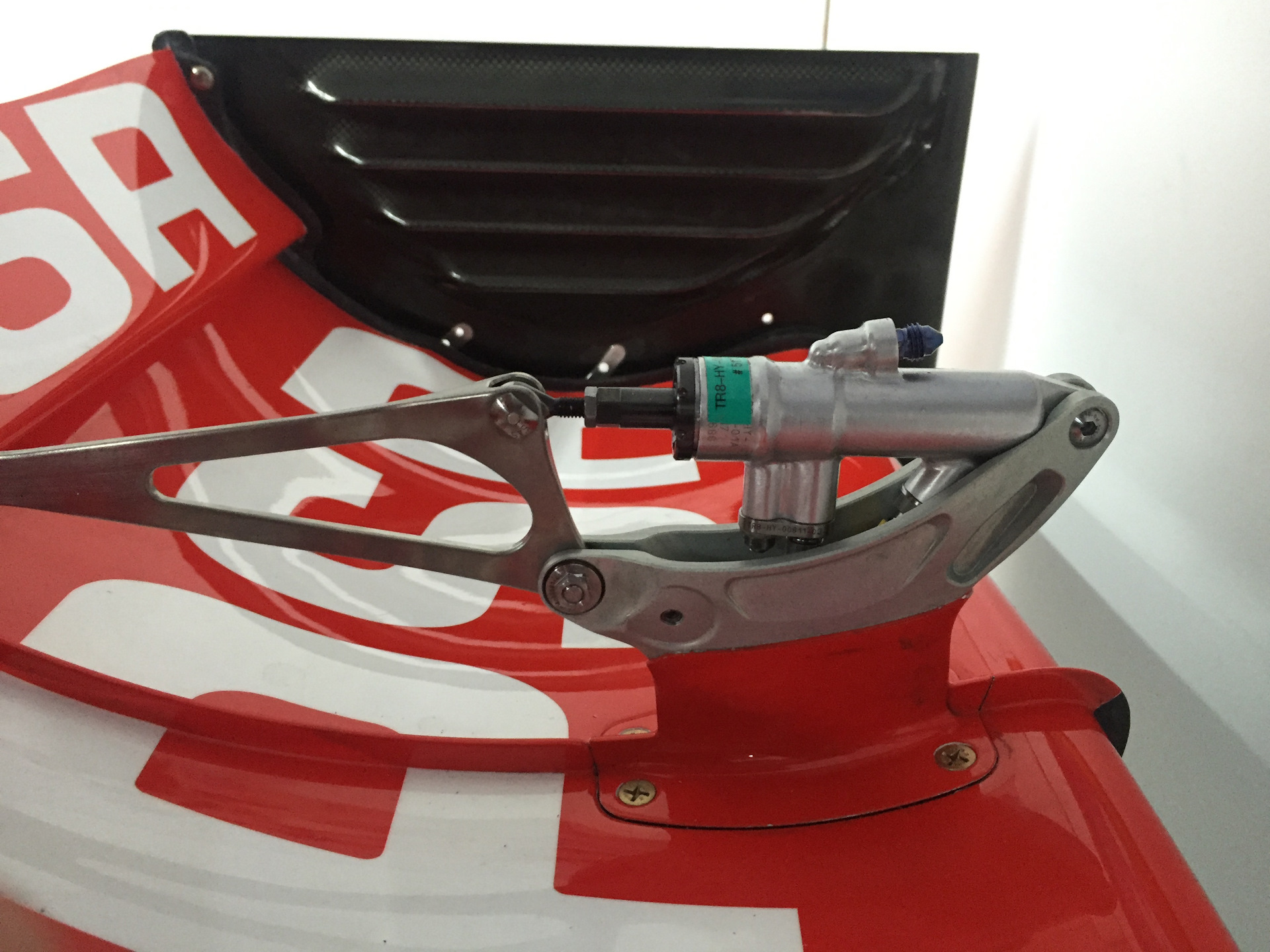 Заднее крыло машины F1 с DRS (Toro Rosso ’14) — «Автоспорт» на DRIVE2
