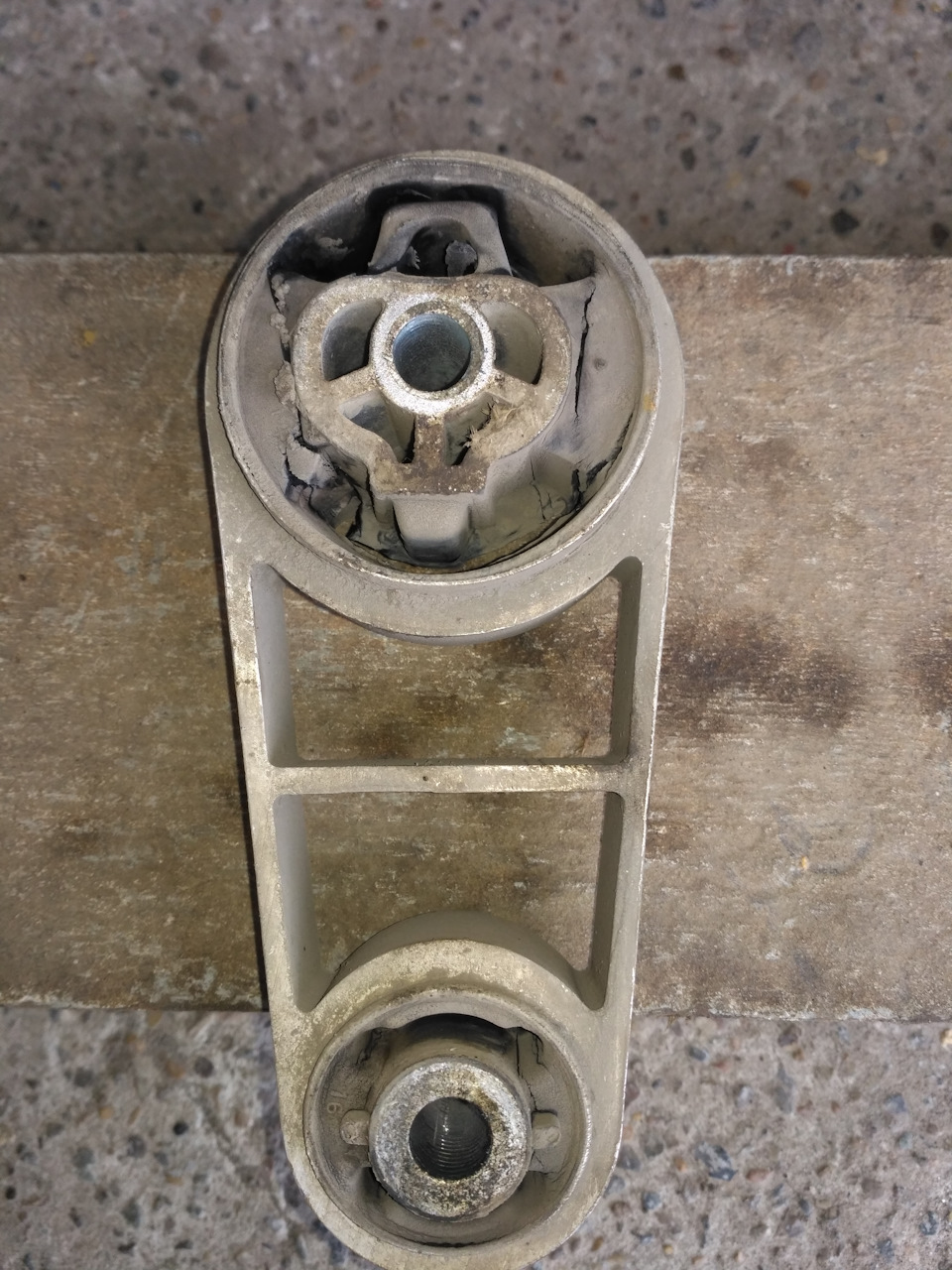 Чистка форсунок и замена нижней опоры двигателя — Ford Mondeo III, 2 л ...