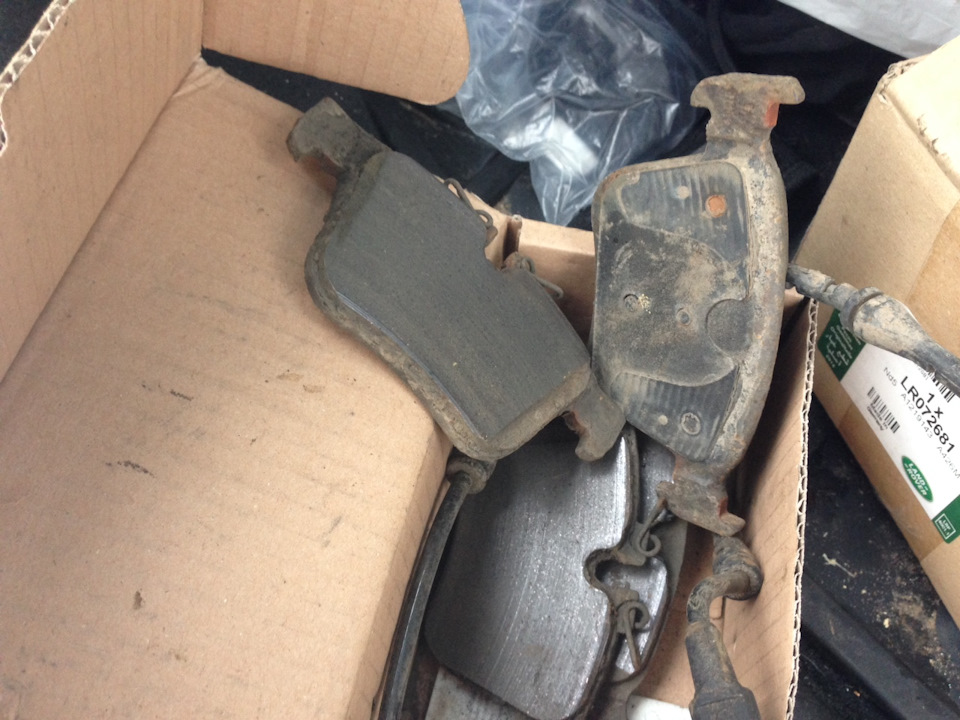 Замена колодок. — Land Rover Discovery Sport (1G), 2,9 л, 2015 года ...