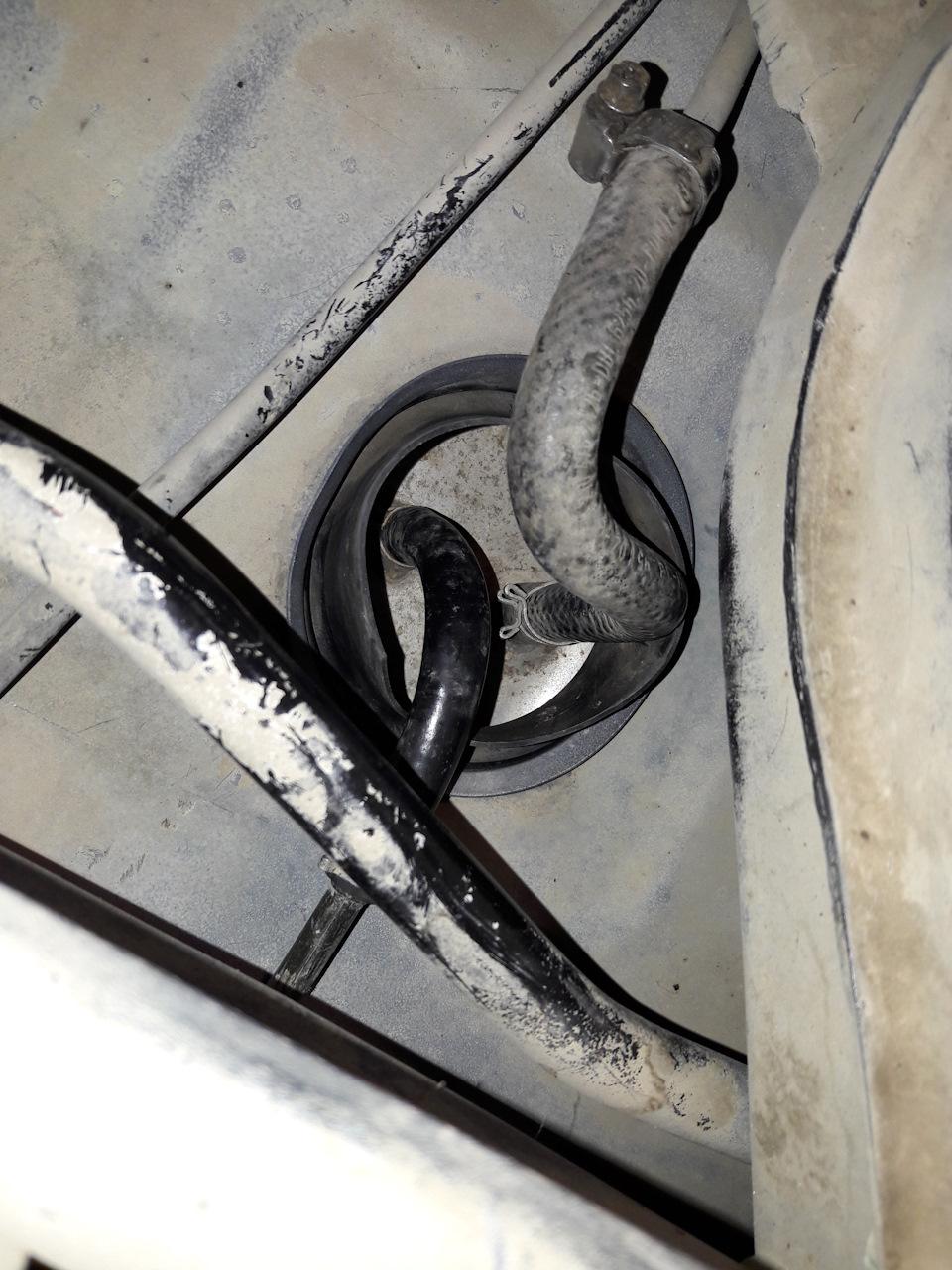 Внутренности бензобака W210 (A2104703901) — Mercedes-Benz E-Class (W210 ...