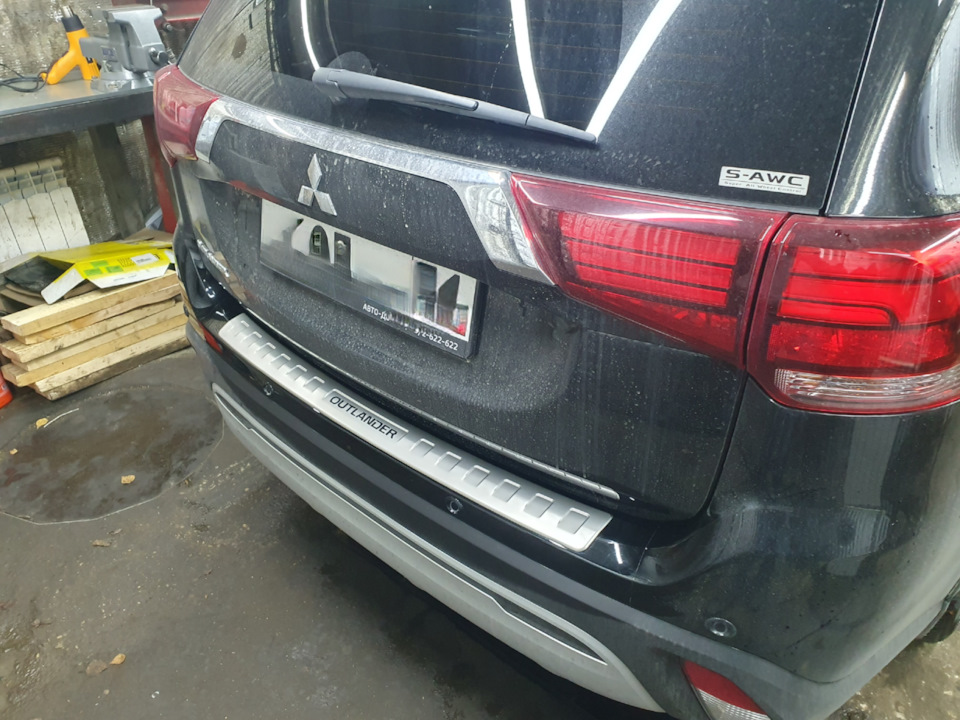 Накладка заднего бампера mz574707ex — Mitsubishi Outlander (3G), 2,4 л ...