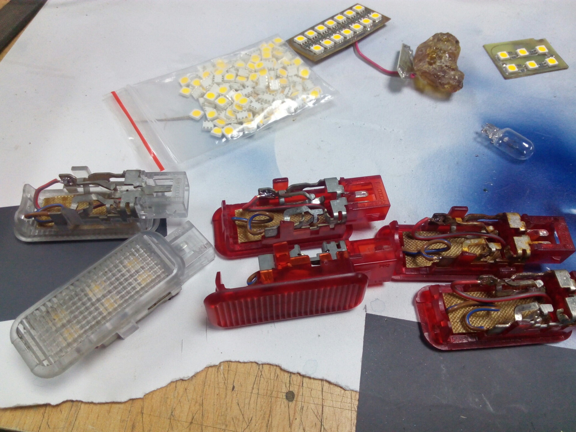 LEDизация установленных плафонов в околодверное пространство. — Audi A6 ...