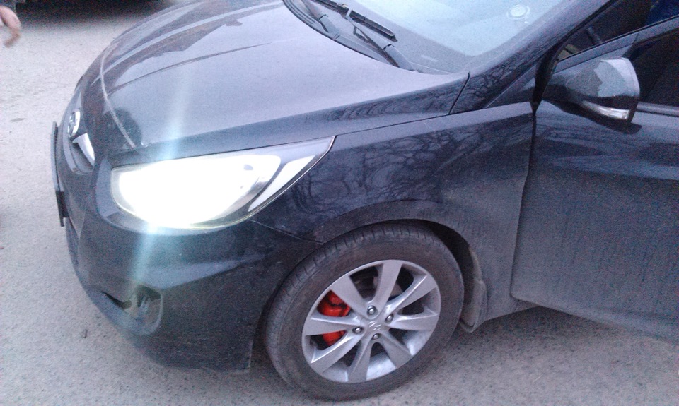 Суппорт в красный — Hyundai Solaris (1G), 1,4 л, 2011 года | колёсные ...