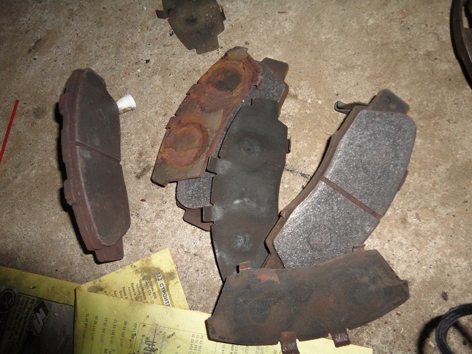 добрались и да колодок. — Honda Accord Coupe (6G), 2,2 л, 2000 года ...