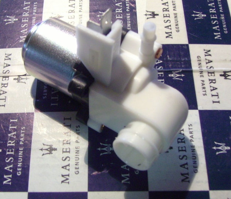 Зимние ковыряния-3: насос системы омывания ветрового стекла — Maserati ...