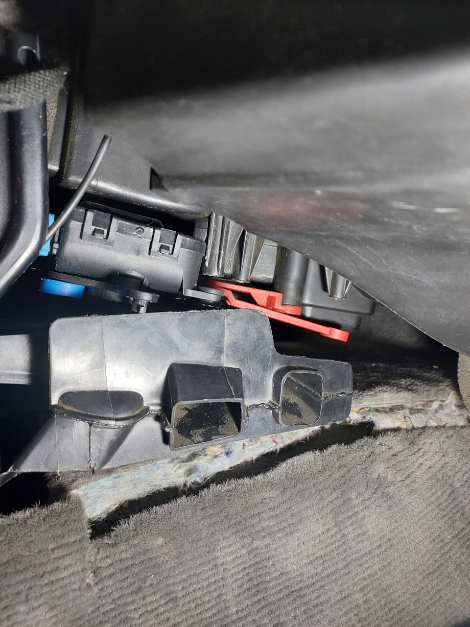 28. Замена моторов печки . — Volkswagen Passat B5, 1,8 л, 2004 года ...