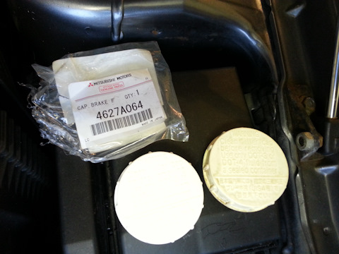4627A064 Крышка бачка тормозной жидкости Mitsubishi | Запчасти на DRIVE2