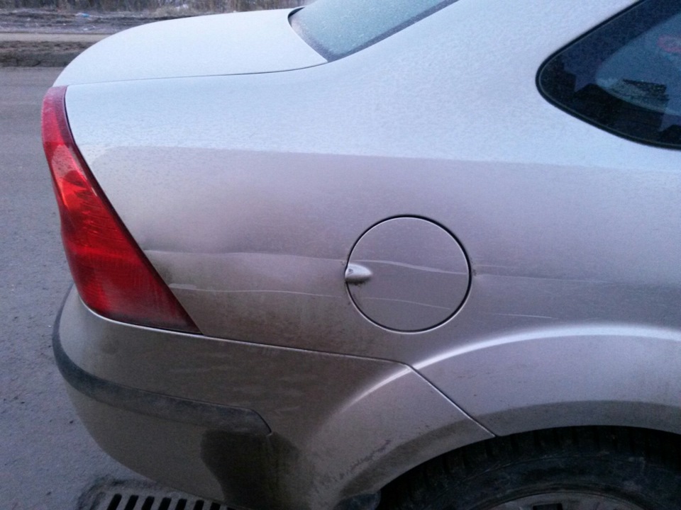 Помяли заднее крыло(( — Ford Focus II Hatchback, 1,6 л, 2007 года ...