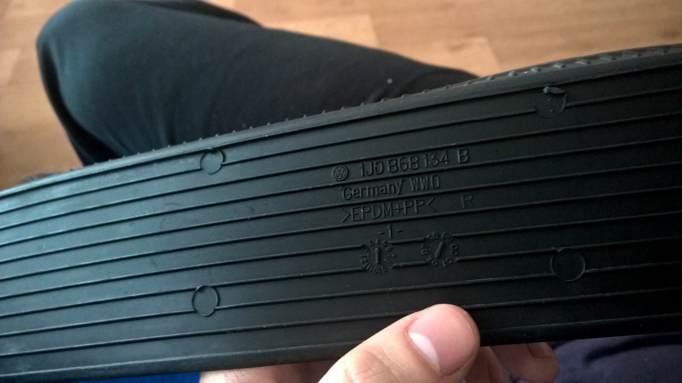 Крепление ковриков + коврики в двери — Volkswagen Golf Mk4, 1,6 л, 2001 ...