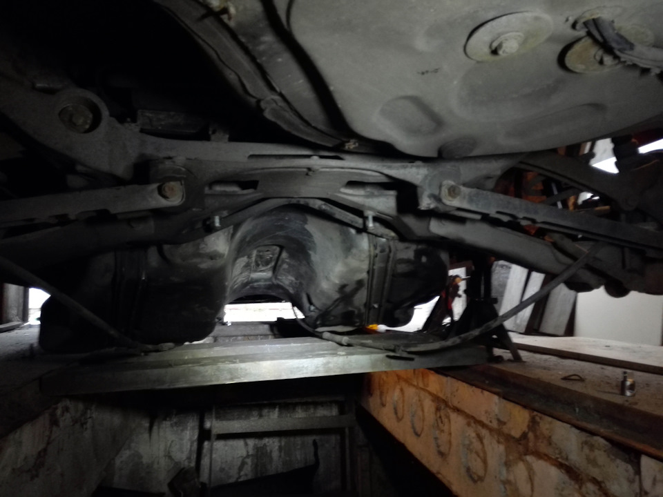 Снятие бензобака B6284T Volvo S80 2.8 T6 — Volvo S80 (1G), 2,8 л, 1999 ...