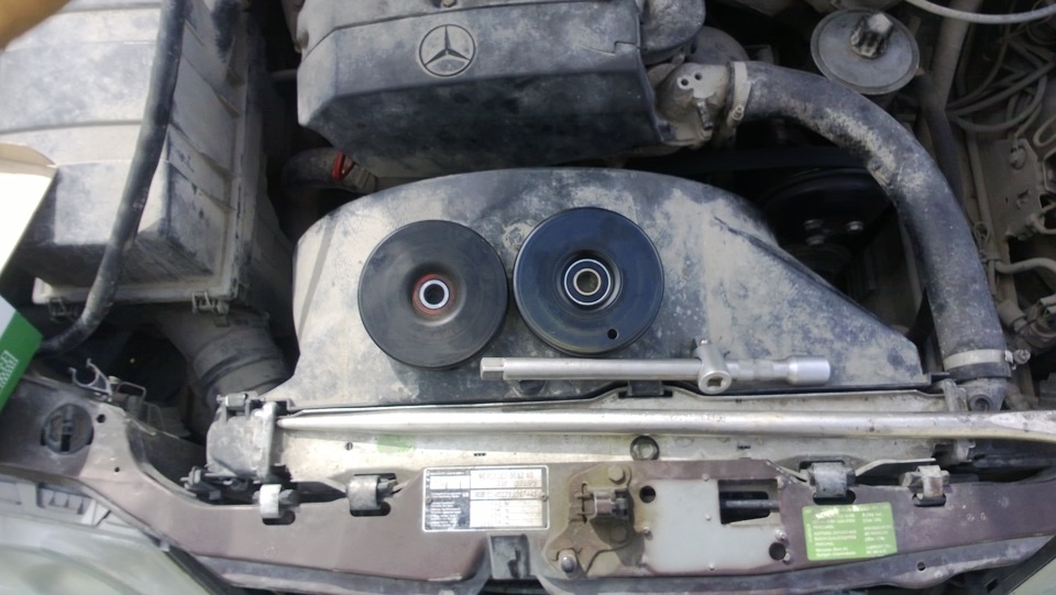 Замена натяжного ролика — Mercedes-Benz E-Class (W124), 2,2 л, 1993 ...