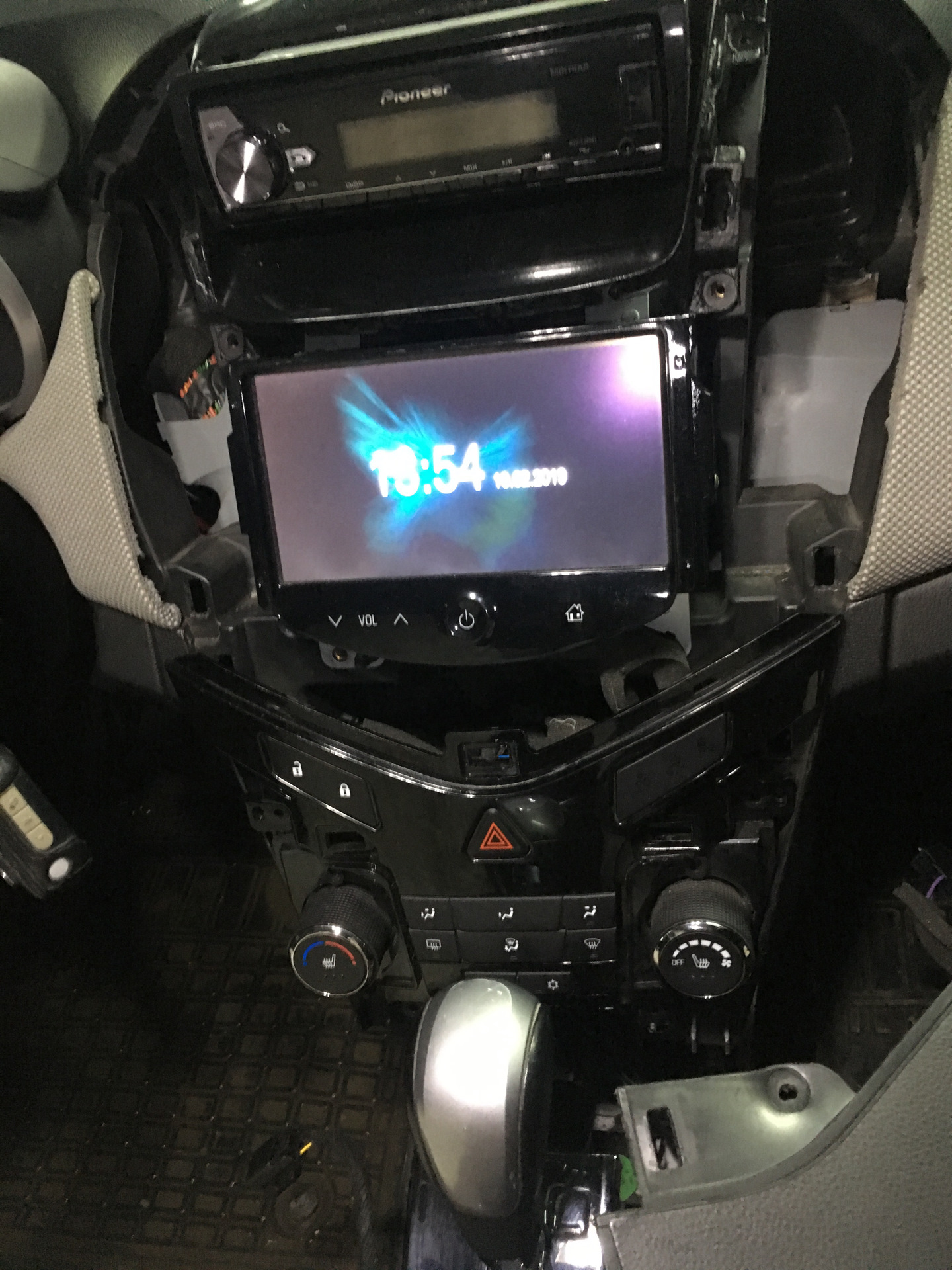 Дооснащение MyLink портами AUX и USB — Chevrolet Cruze Hatchback, 1,6 л ...