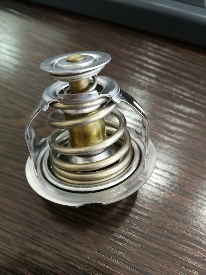 06J121113A Термостат системы жидкостного охлаждения VAG | Запчасти на ...