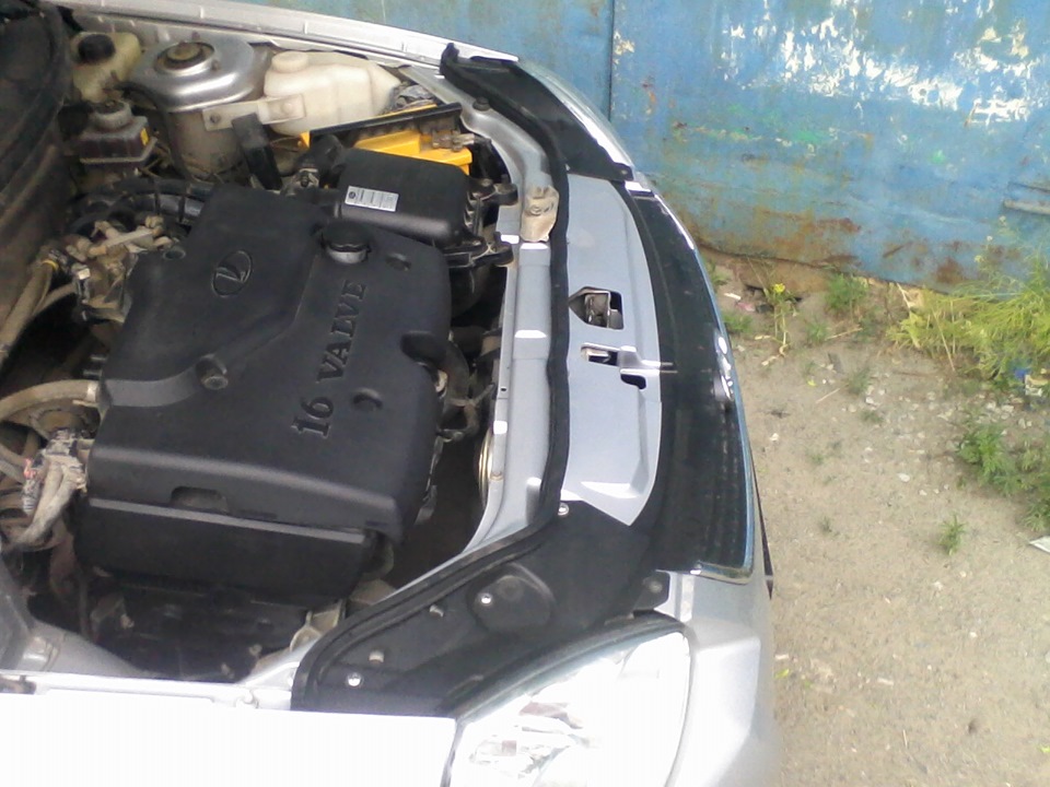 Ну вот и до меня добрался уплотнитель капота) — Lada Приора седан, 1,6 ...