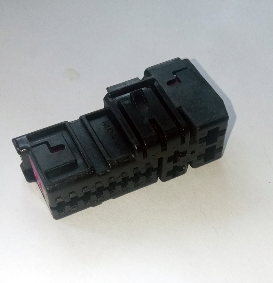 8E0972702 Корпус плоского разъ VAG | Запчасти на DRIVE2