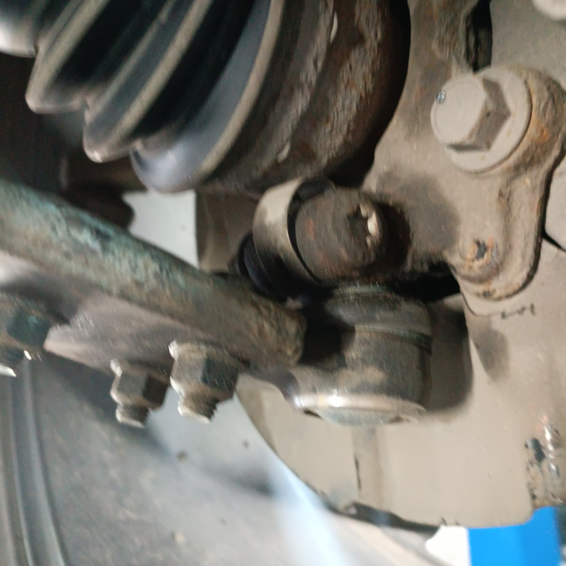 Шаровые опоры и… — Ford Kuga (2G), 1,6 л, 2013 года | поломка | DRIVE2