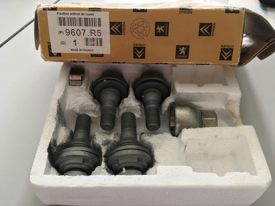 Секретки и колпачки — Dongfeng AX7, 2 л, 2018 года | аксессуары | DRIVE2