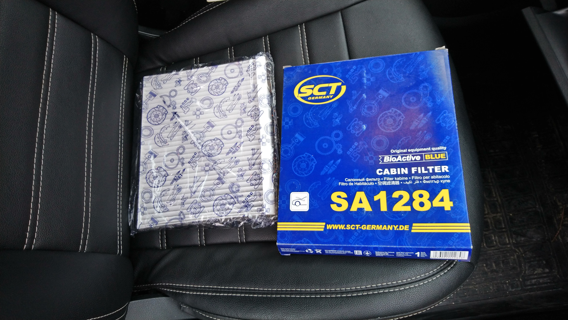 Заглушки пола и окислившиеся клеммы. — Renault Scenic II, 1,6 л, 2004 ...