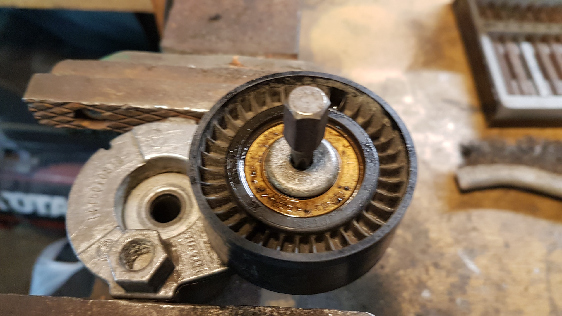 Ремень навесного оборудования, ролик. — Renault Megane II, 1,6 л, 2004 ...