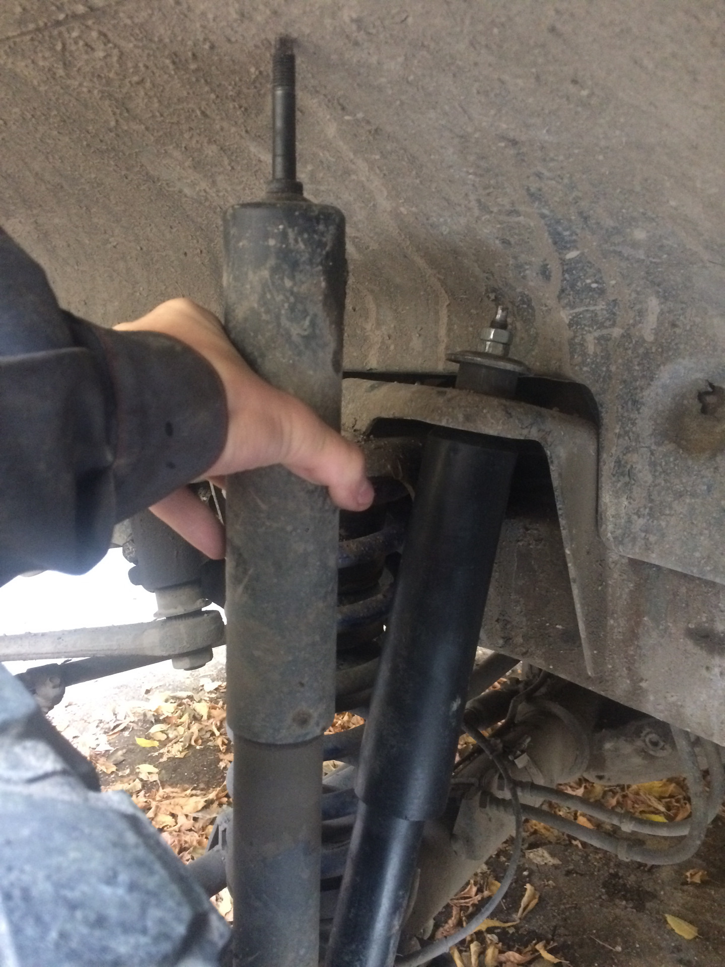 Оторвало ухо переднего амортизатора KYB — УАЗ Patriot, 2,7 л, 2011 года ...