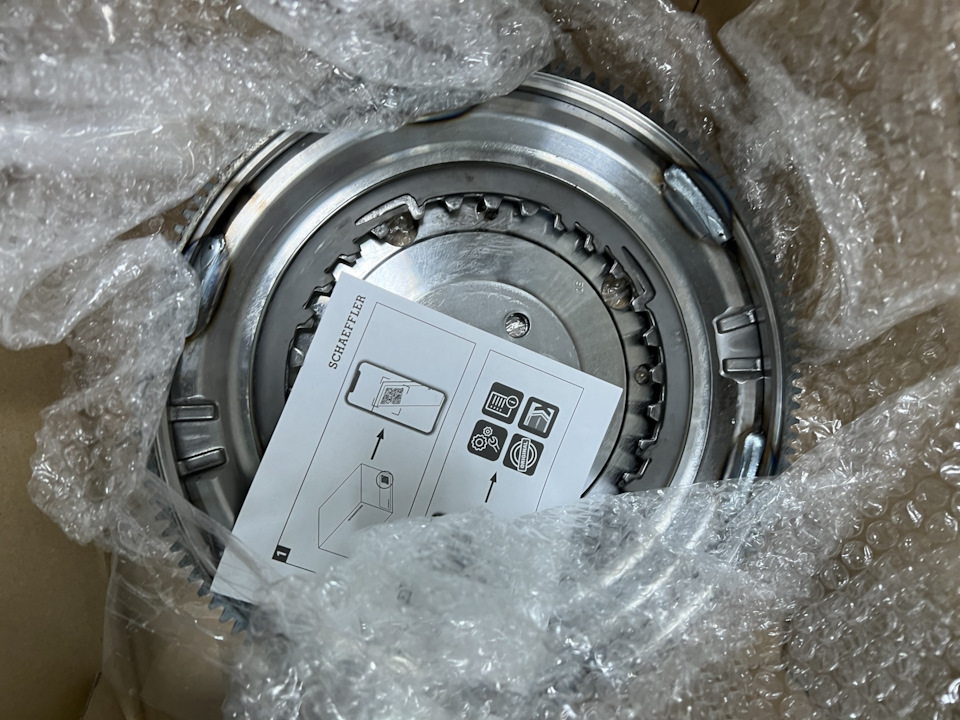 Маховик двухмассовый LUK 415076809 Германия на Volkswagen Golf Mk7 ...