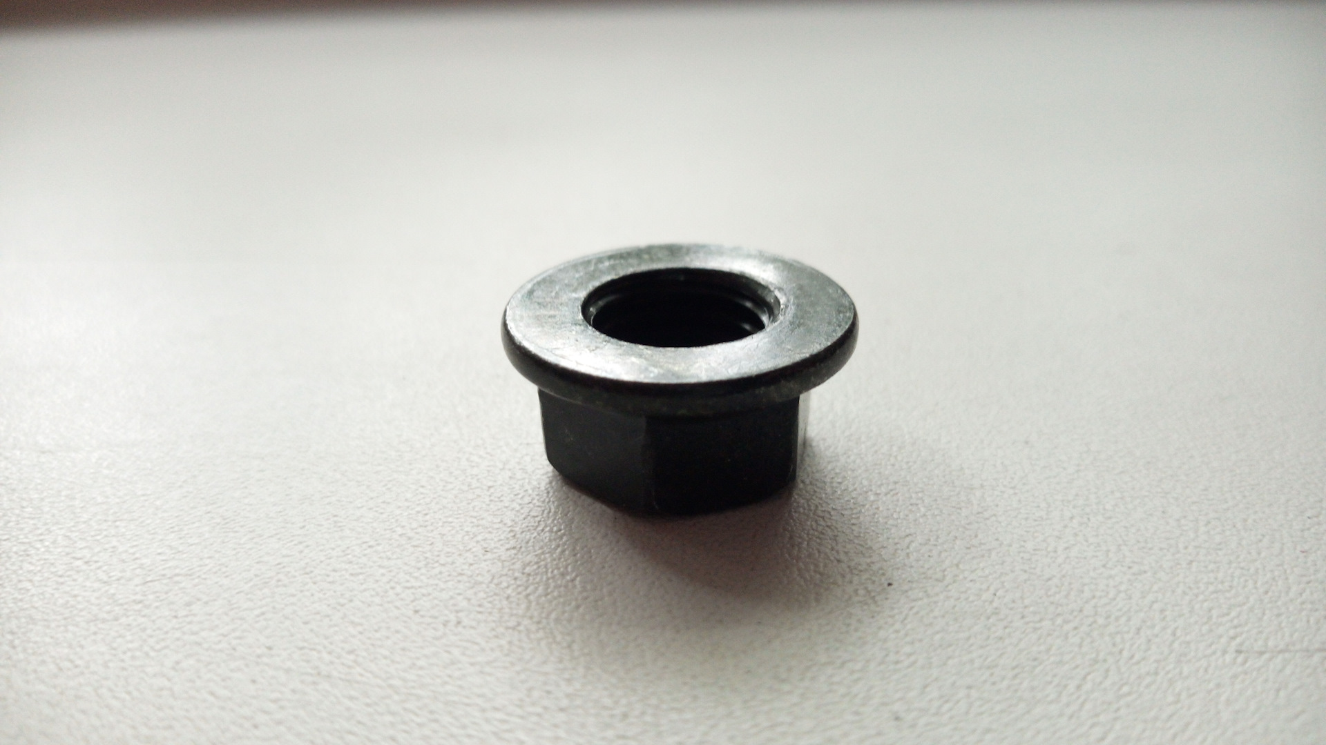 #1846.Гайка крепления ролика натяжного, ремня привода кондиционера ...