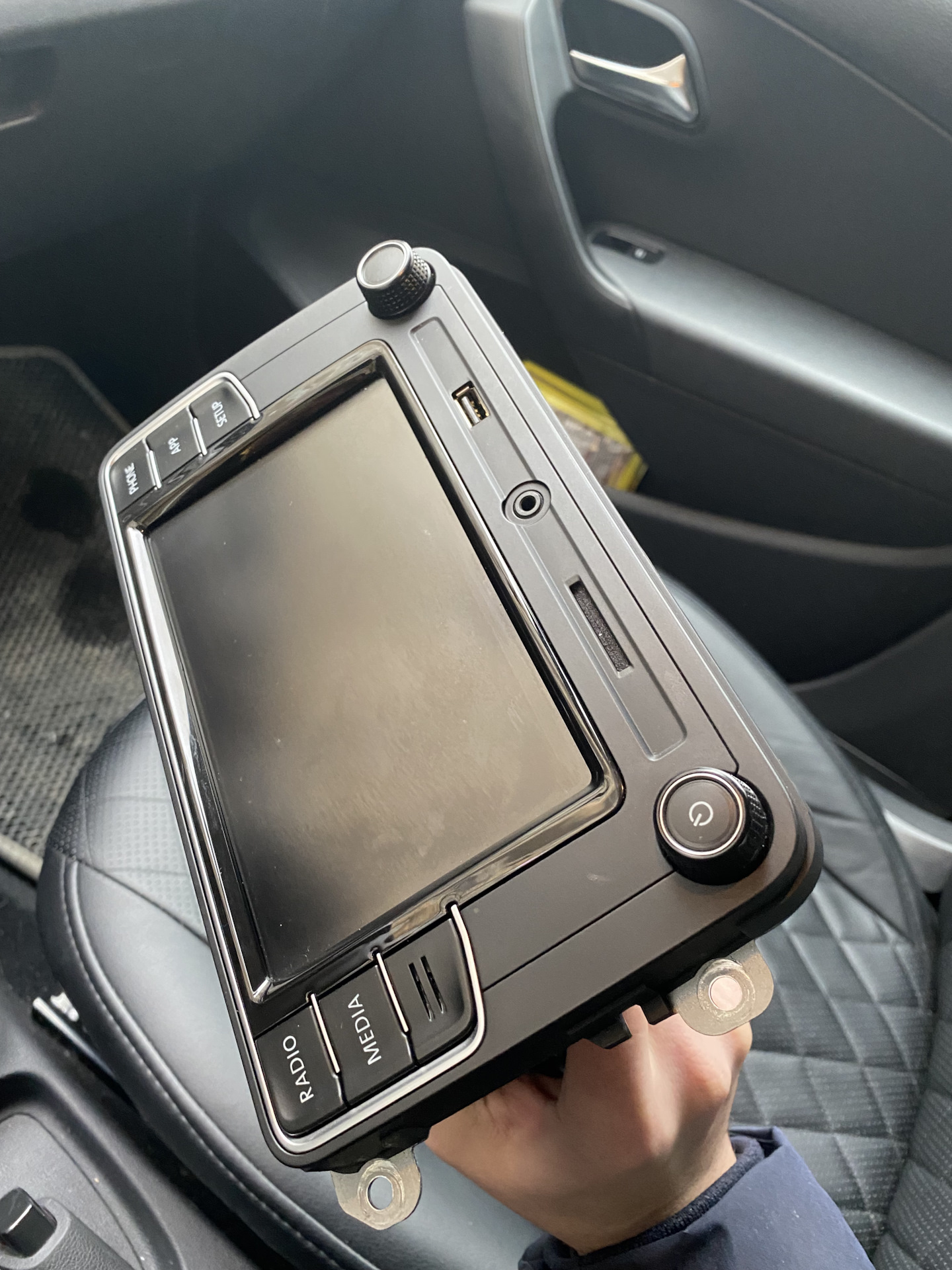 Магнитола RCD 340 — Volkswagen Polo Sedan, 1,6 л, 2014 года | автозвук ...