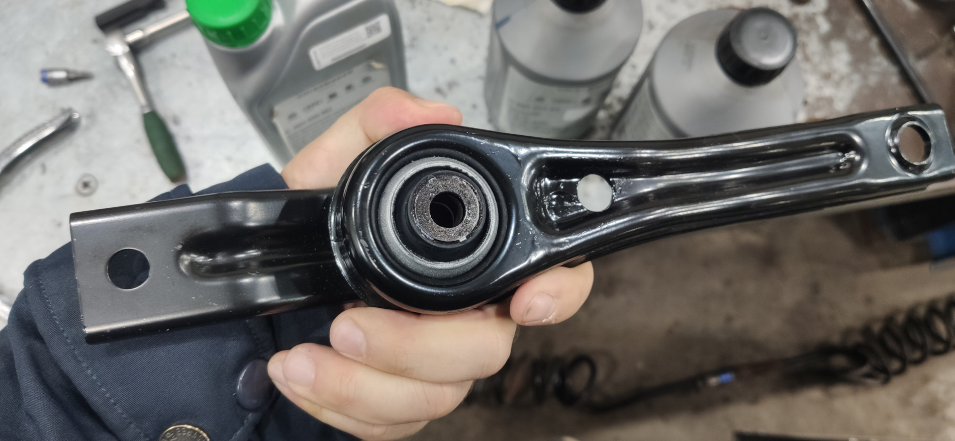 Замена нижней опоры Dsg — Skoda Octavia A7 Mk3 1 8 л 2013 года
