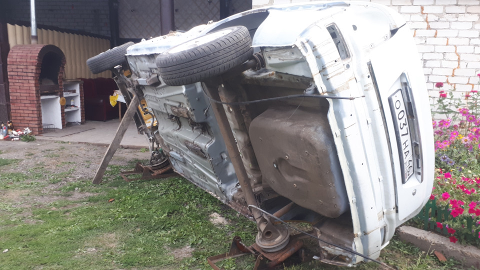 Команда "На бок!" — Lada Приора хэтчбек, 1,6 л, 2011 года | кузовной ...