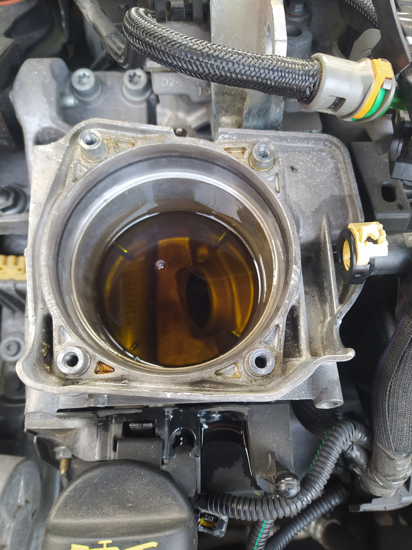 Замена топливного фильтра — Peugeot 508 (1G), 2 л, 2014 года | плановое ...