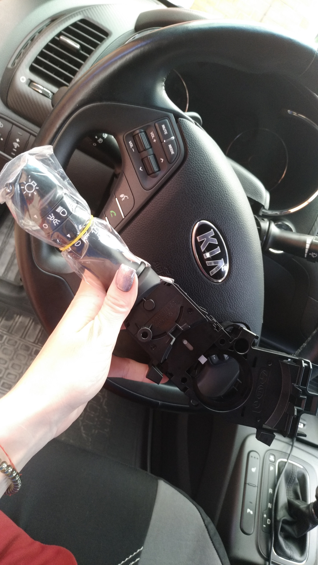Переключатель поворотов Серато — KIA Cerato Koup (2G), 2 л, 2013 года ...