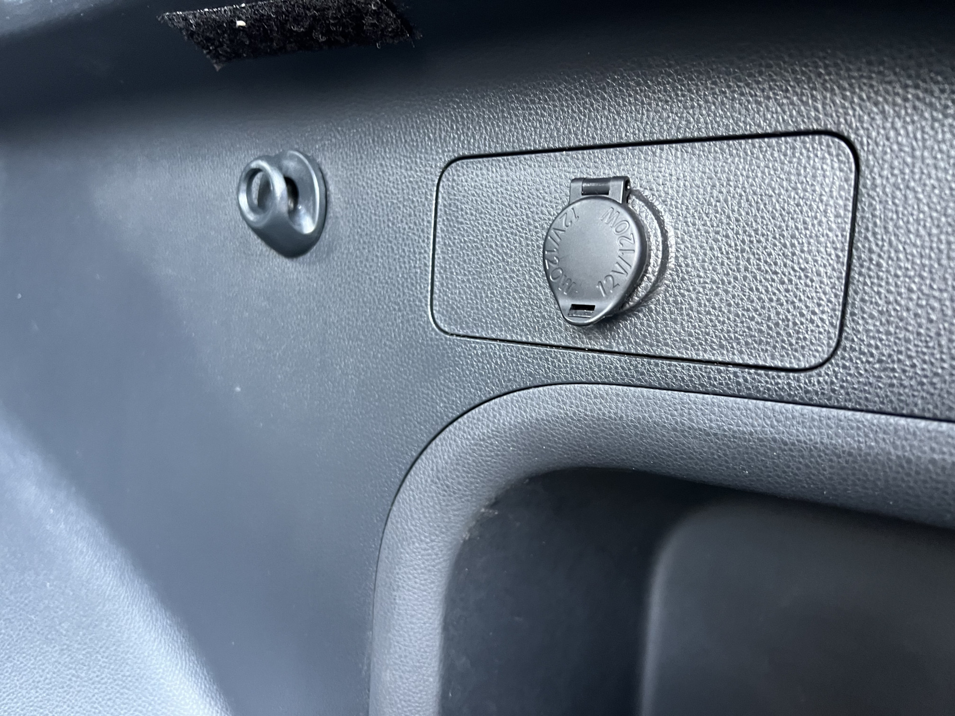 Крючки в багажник от Subaru — Toyota RAV4 Hybrid (5G), 2,5 л, 2020 года ...