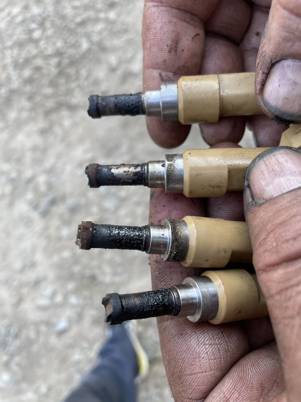 EGR … чистка — Toyota Prius Alpha, 1,8 л., 2015 года | плановое ТО | DRIVE2