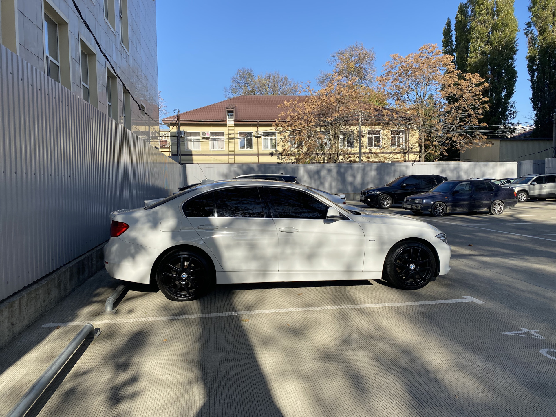 Темнота друг молодежи, в темноте не видно рожи! — BMW 3 series (F30), 1 ...