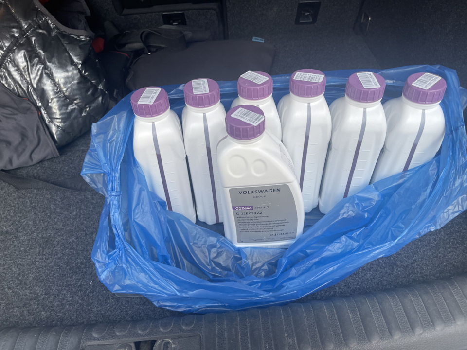 Антифриз 12EVO и замена бачка — Volkswagen Tiguan (1G), 2 л, 2014 года ...