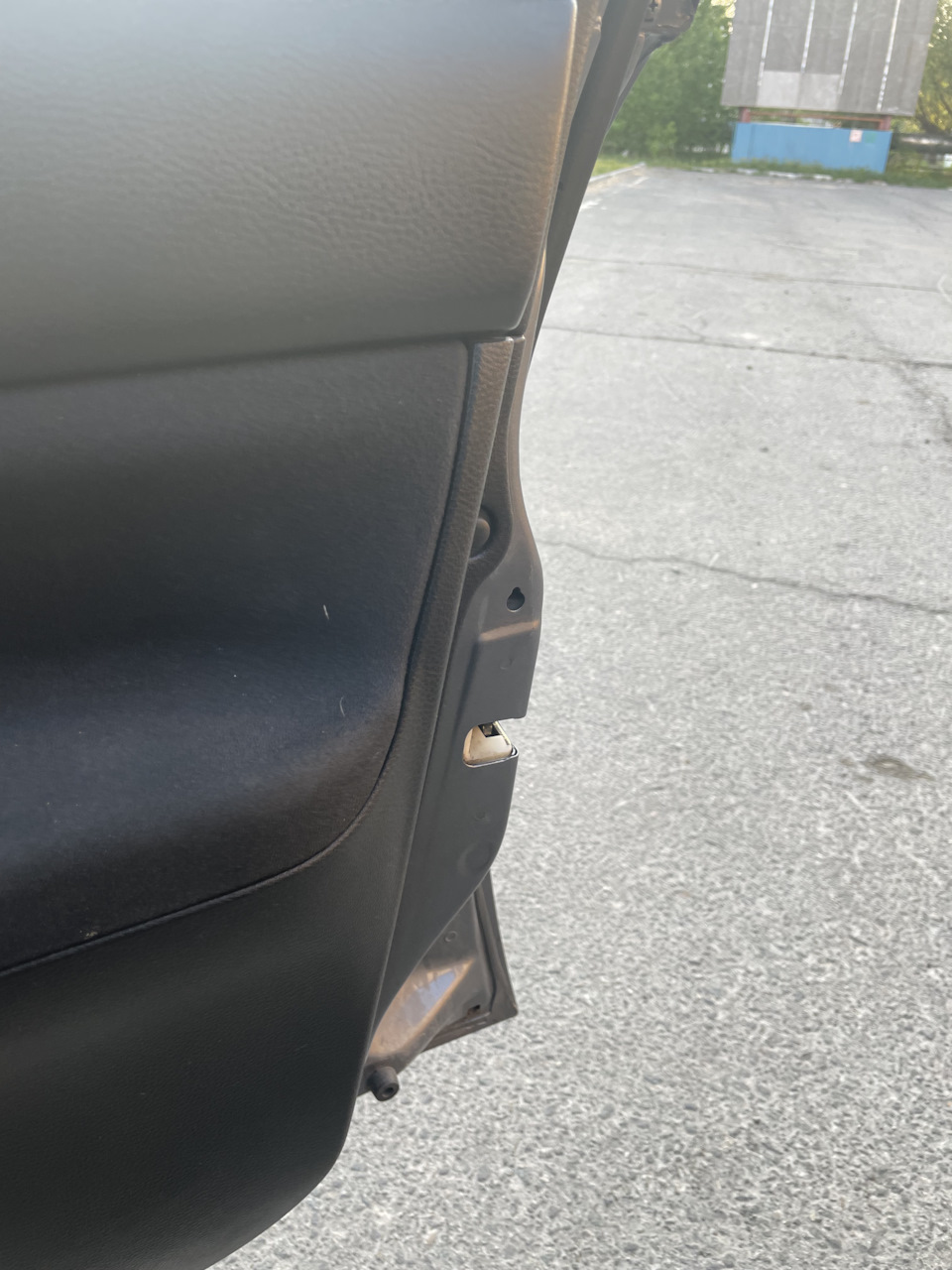 Демпфер передней двери — Mitsubishi Lancer IX, 1,6 л, 2005 года ...