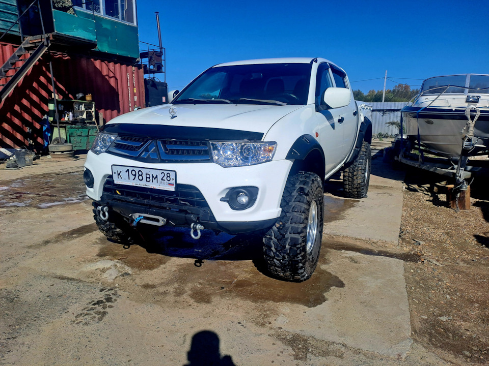 Замена морды рестайл 14год часть 2 — Mitsubishi L200 (4G), 2,5 л, 2007 ...