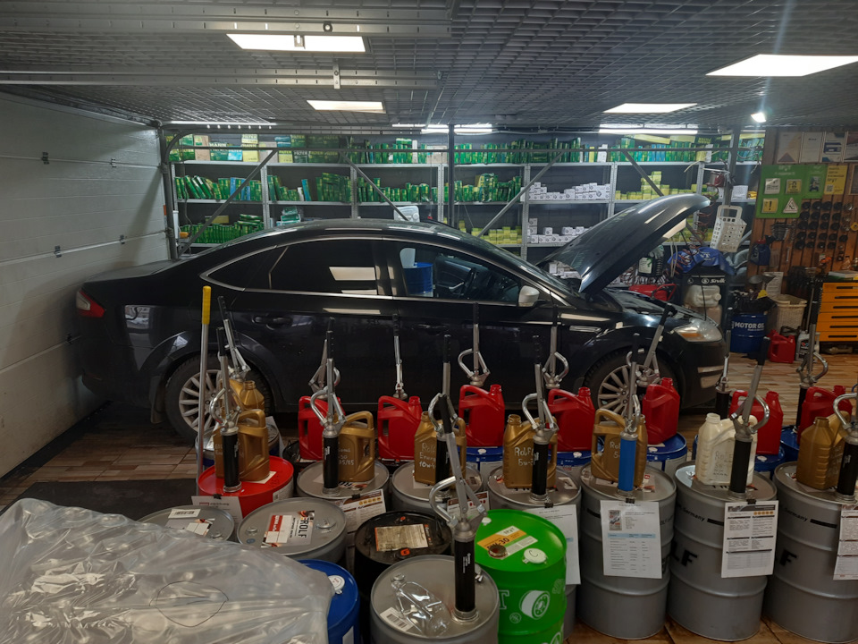 # 16 Замена масла в двигателе с фильтрами — Ford Mondeo IV, 2 л, 2010 ...