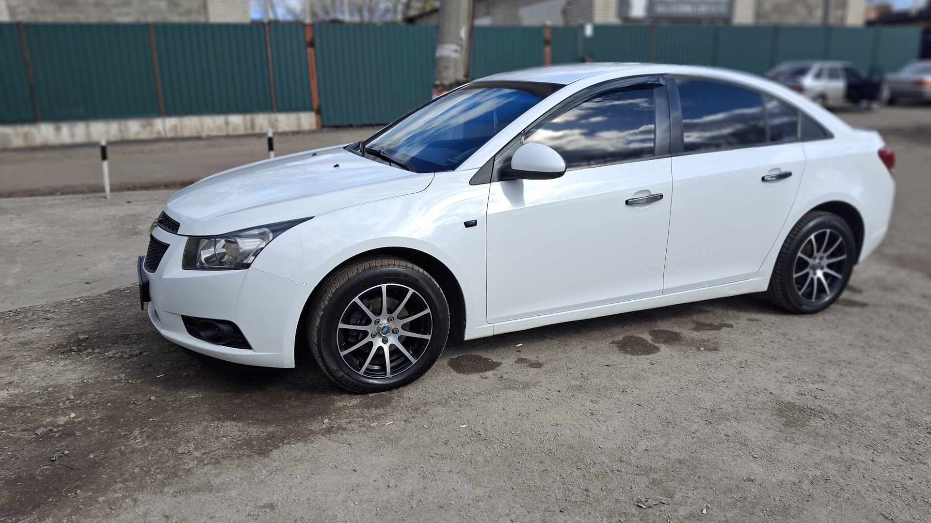 Chevrolet Cruze (1G) 1.6 бензиновый 2011 | Galaxy White на DRIVE2