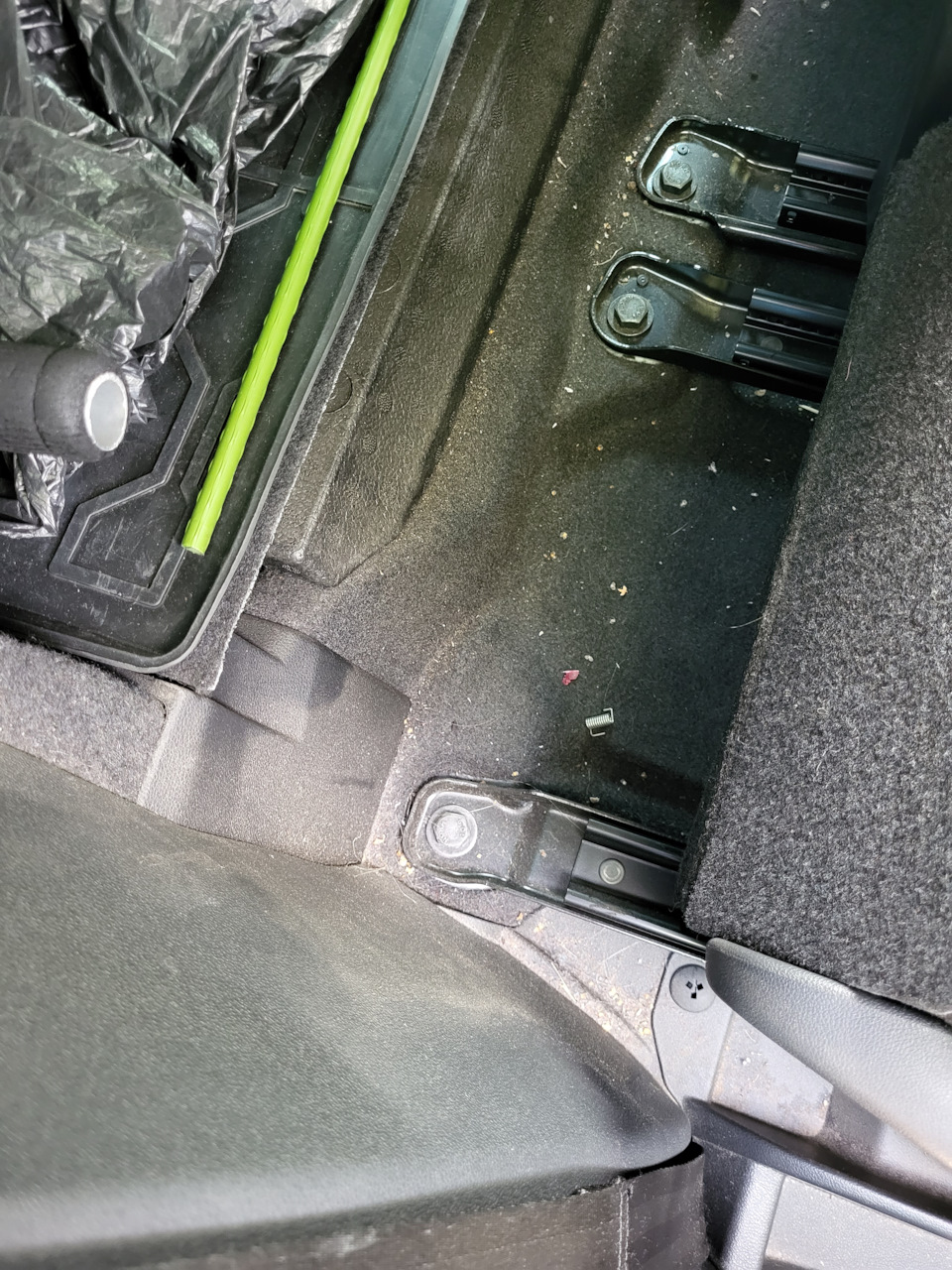 Пружинка потолочной ручки — Volkswagen Tiguan (2G), 2 л, 2018 года ...