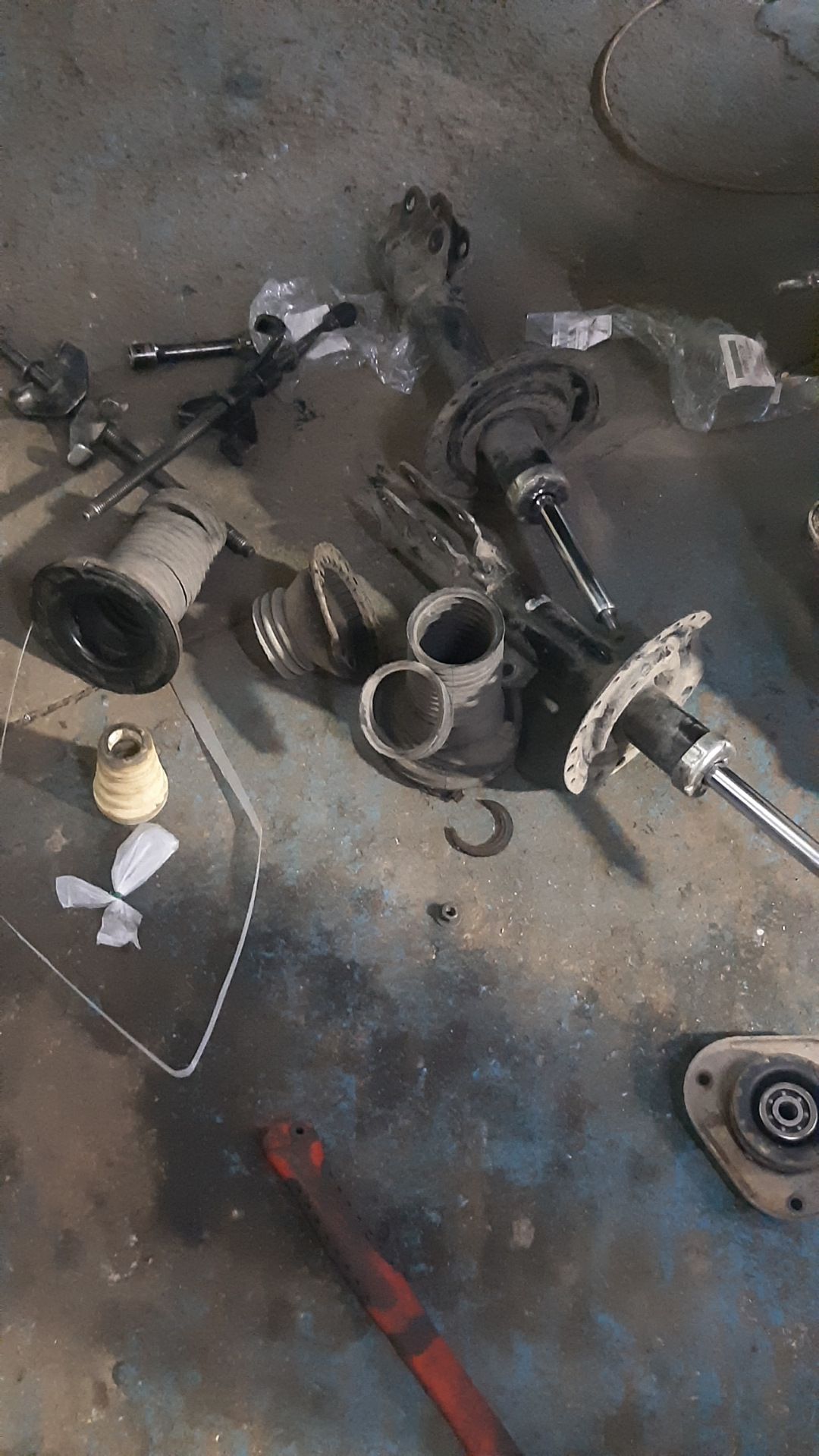 Заменил передние амортизаторы. — Mitsubishi Outlander (3G), 2,4 л, 2016 ...