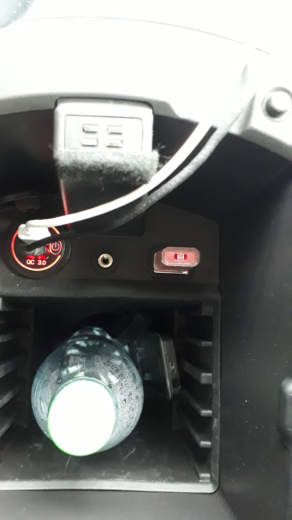 USB зарядка — Ford Kuga (2G), 1,6 л, 2014 года | аксессуары | DRIVE2