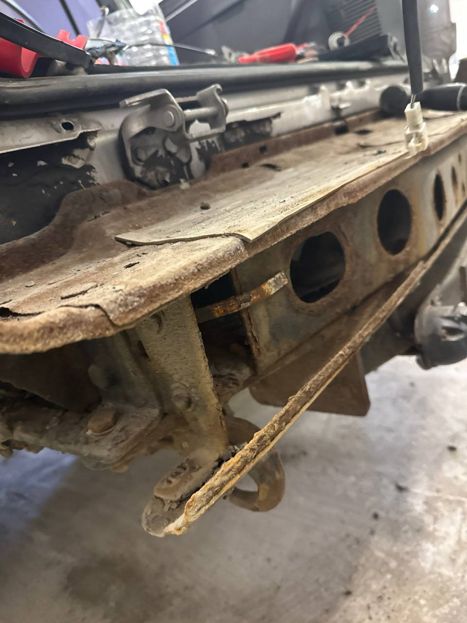 Заглушки. Первые шаги кузовного ремонта — Toyota Land Cruiser 100, 4,2 ...