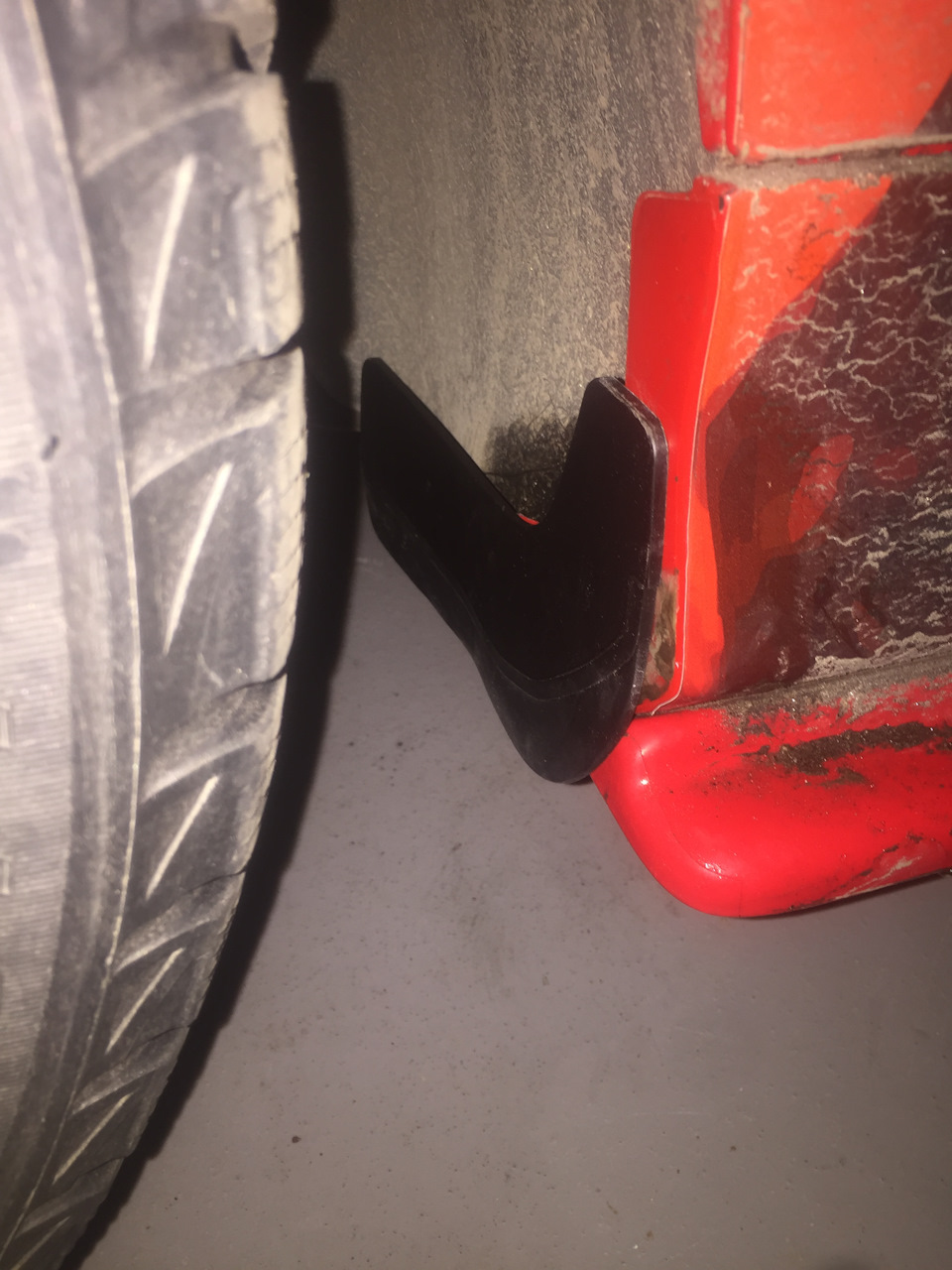 222. Дефлекторы на пороги — Ford Focus Hatchback III, 2 л, 2013 года ...