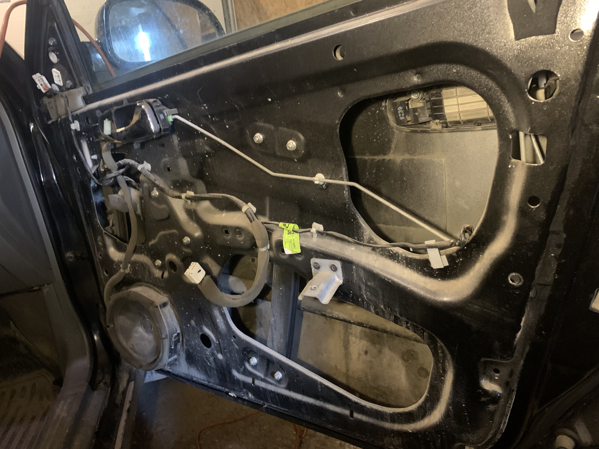 Крепление молдинга двери — Chevrolet Lacetti 5D, 1,6 л, 2008 года ...